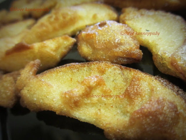 Just Cooking N Baking ....: Crispy Apple Pakoda