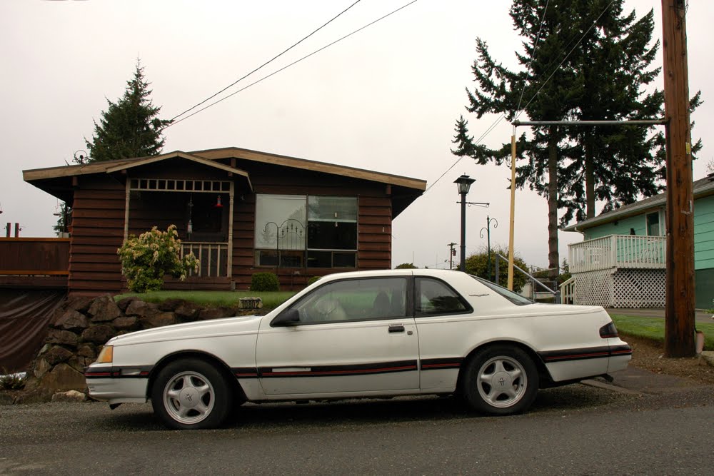 OLD PARKED CARS.: 1987 Ford Thunderbird Turbo Coupe.
