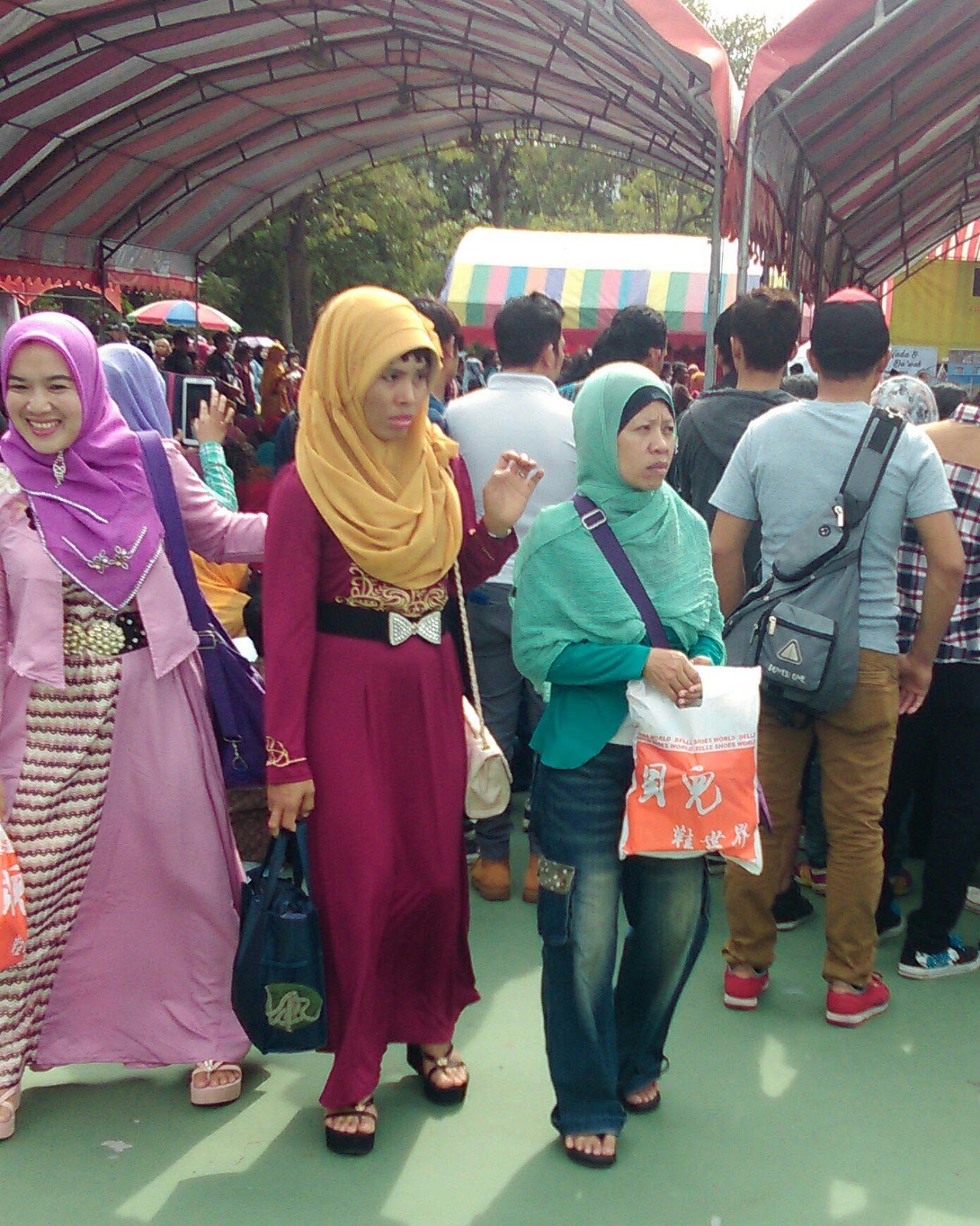 Taichung Journal: Indonesians & Indigenous Taiwanese Share Taichung Park