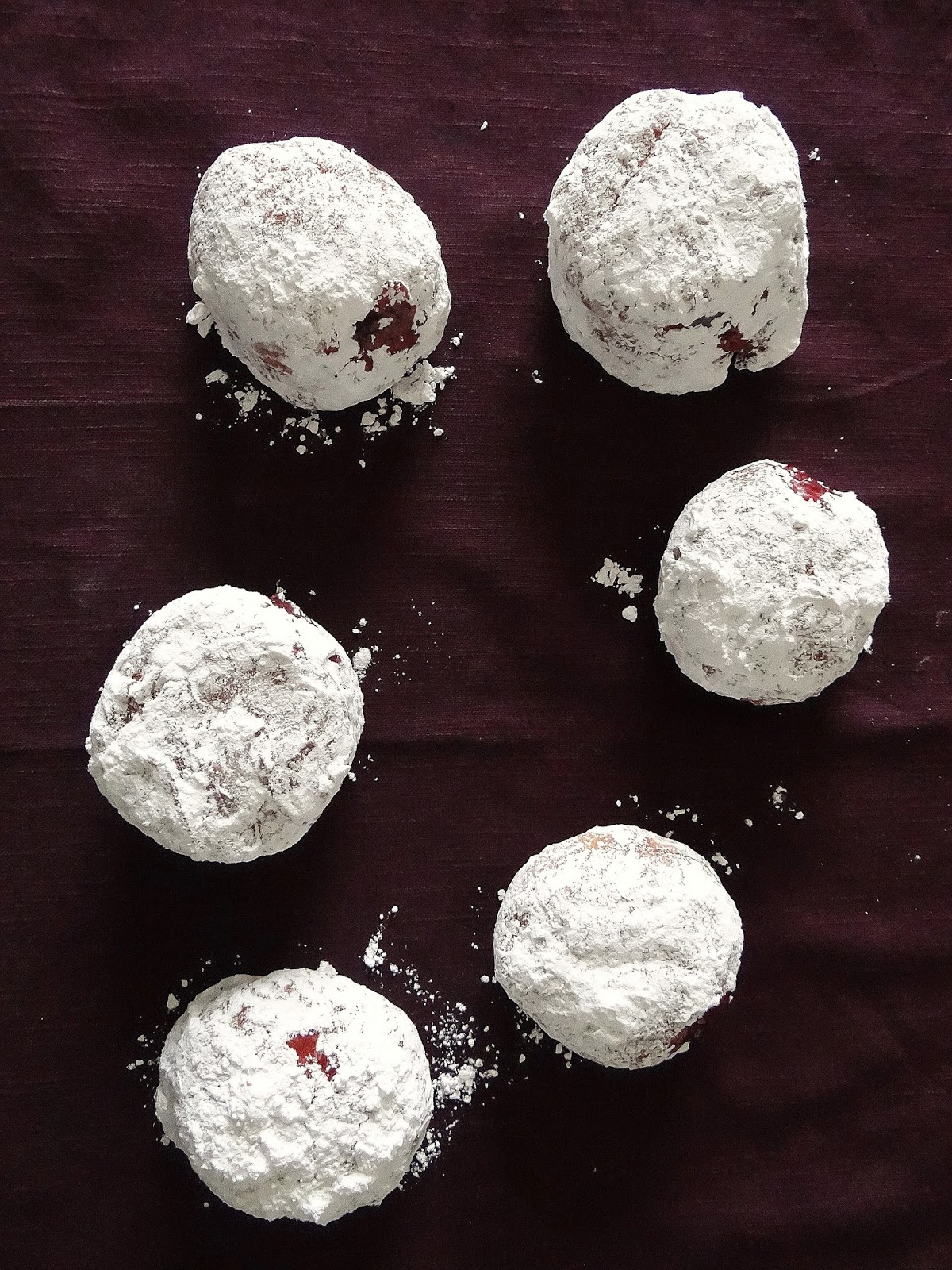 Being A Bear: Bear Essentials: Mitten Noms - Michigan Classics(+ Paczki )