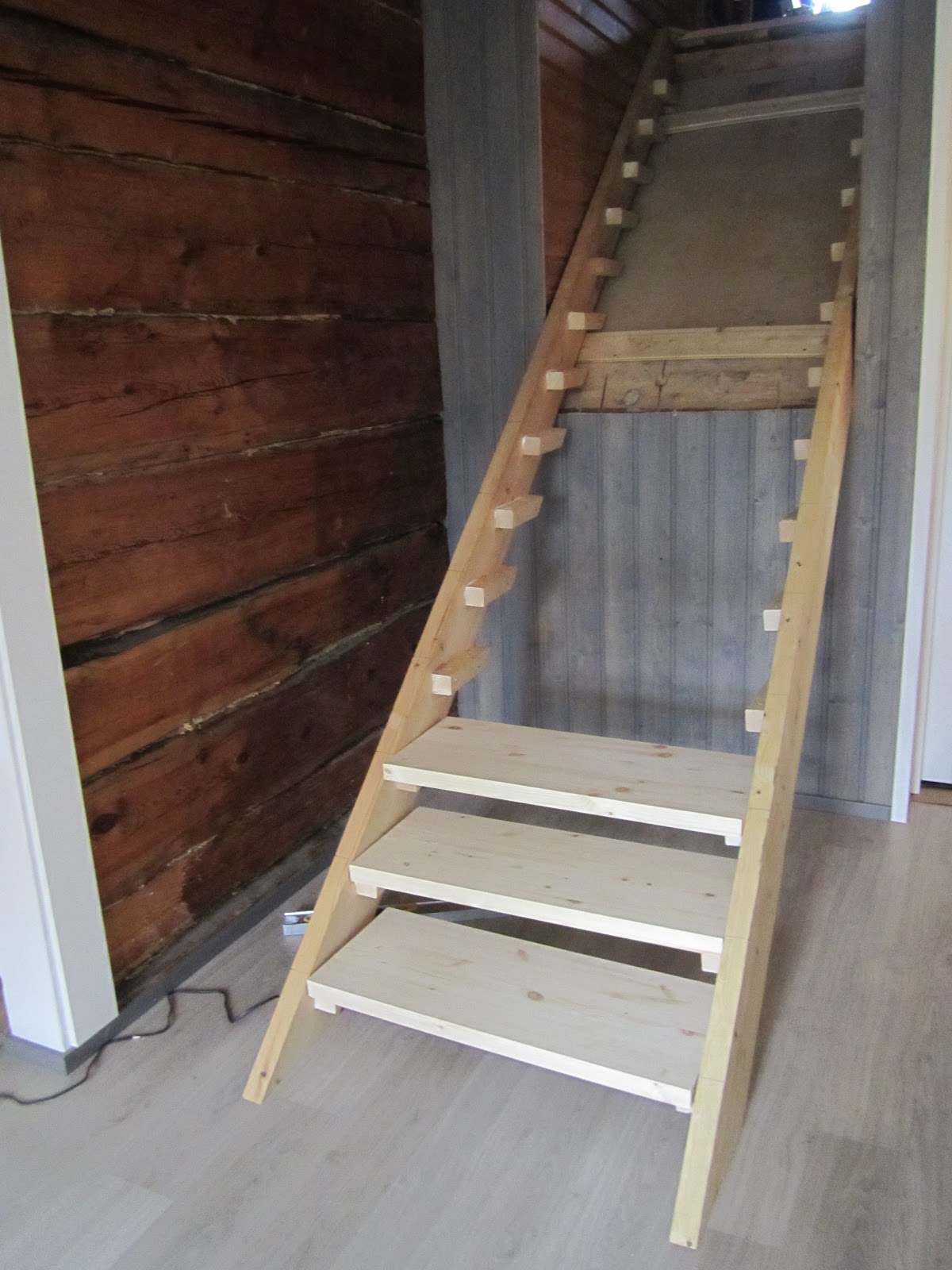 rakkaudella tehty: (Melkein) valmis talo: meidän ihanat portaat