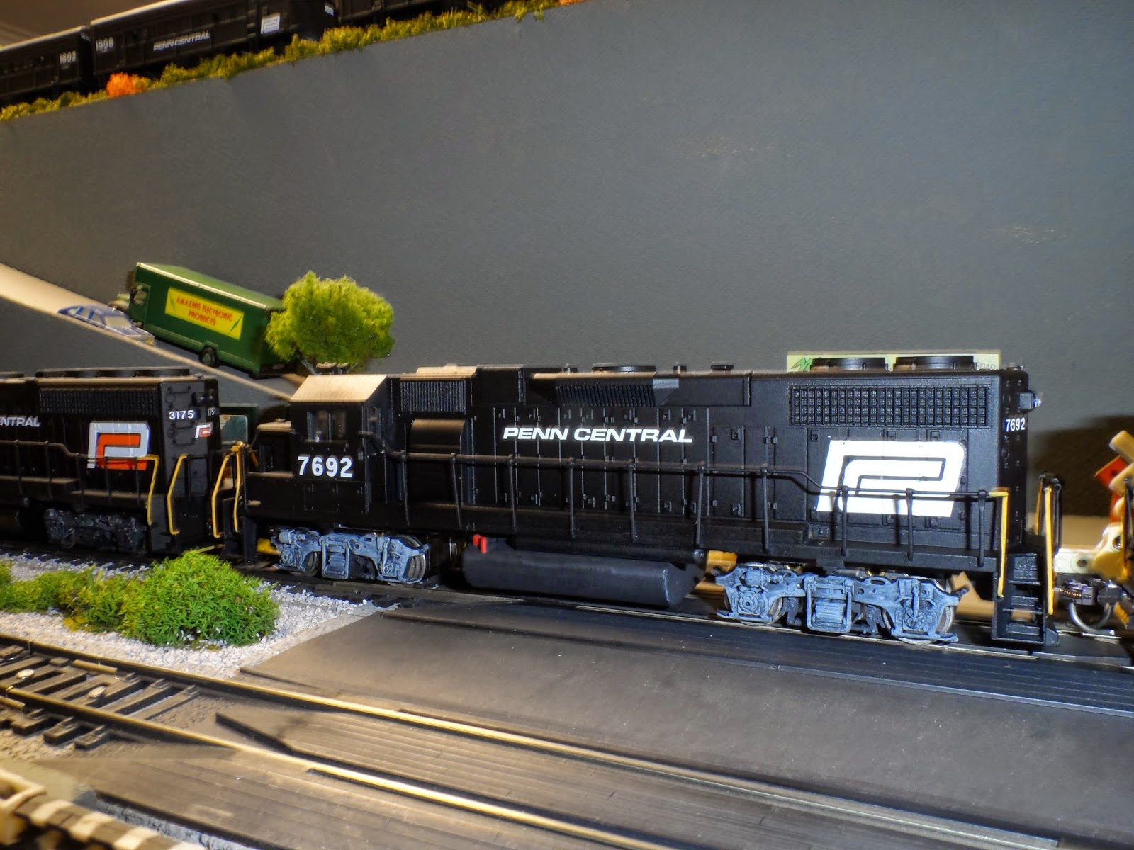New York Central Train Layout: Two New Penn Central GP38-2s Join the Fleet