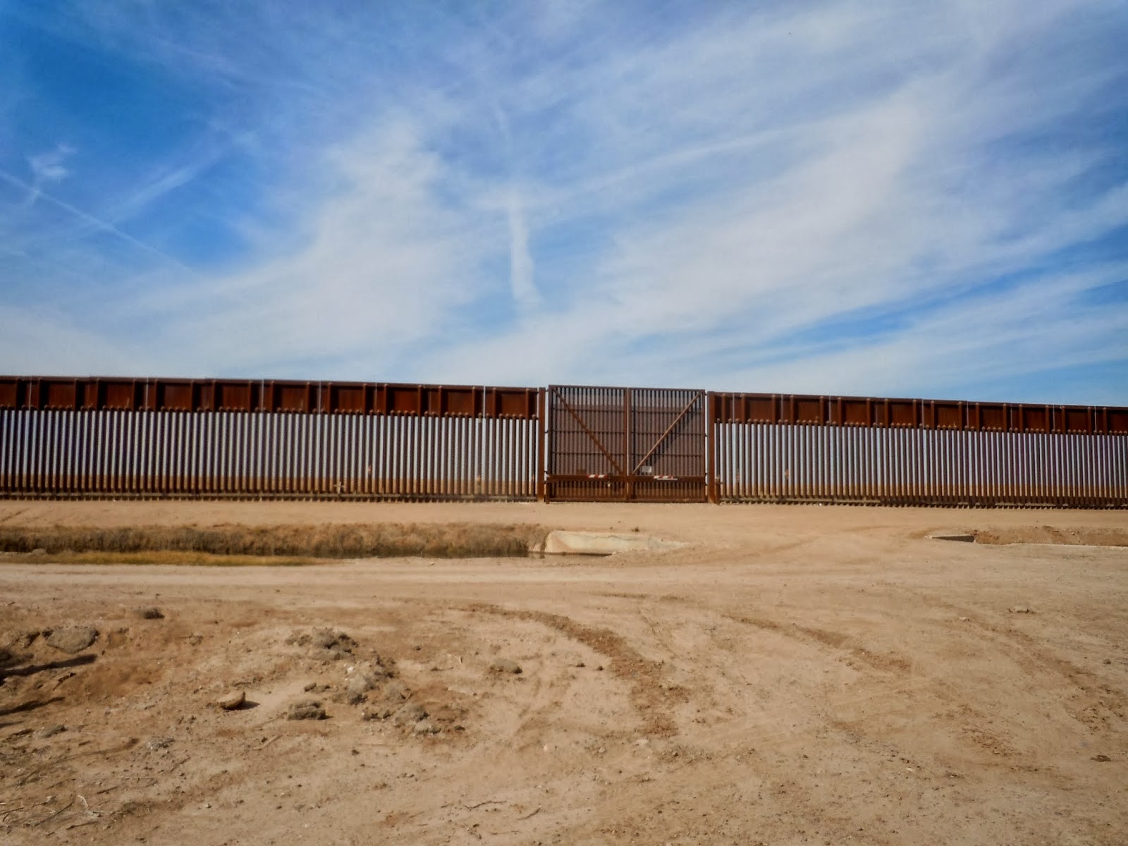 RV Voyageur: Border Protection Wall, San Luis, Mexico....and More
