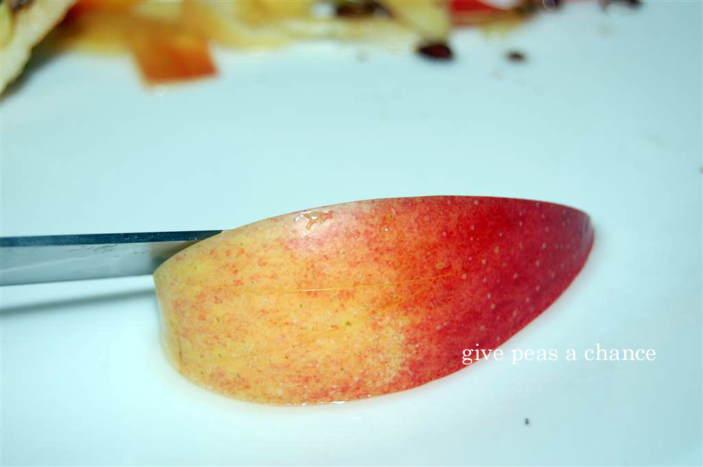 Give Peas a Chance: Easy ways to cut apples for Bento lunches.