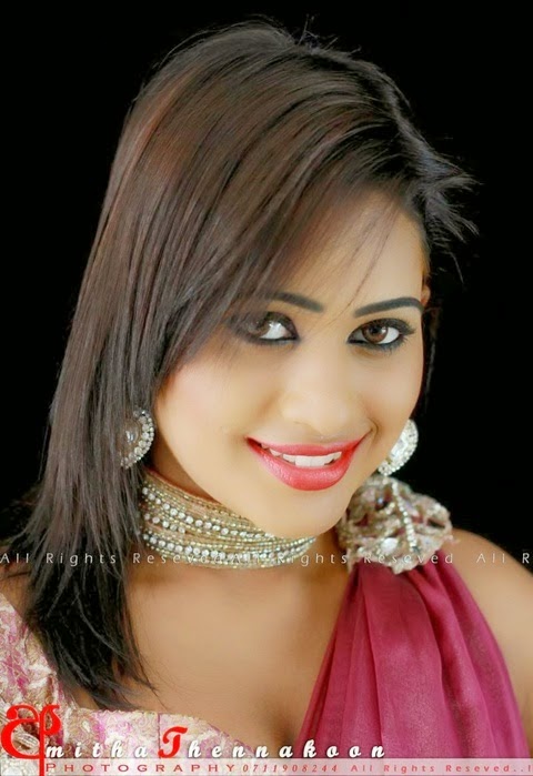Piumi Hansamali hot saree photos - Lankan Stuffs