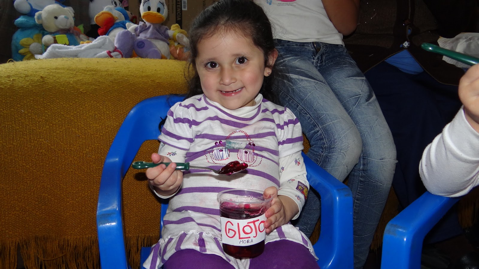 GELATINA GLOJO : Niños Comiendo Gelatina GLOJO