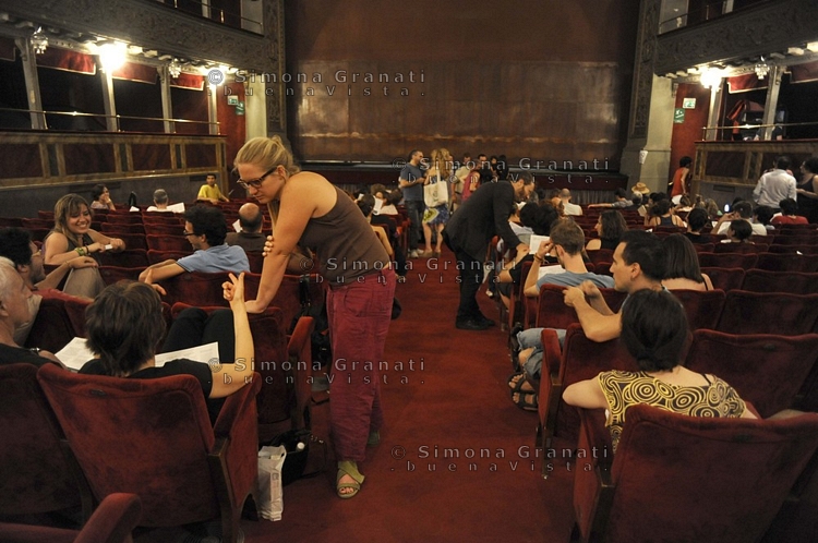 basilicoviola: teatro valle occupato