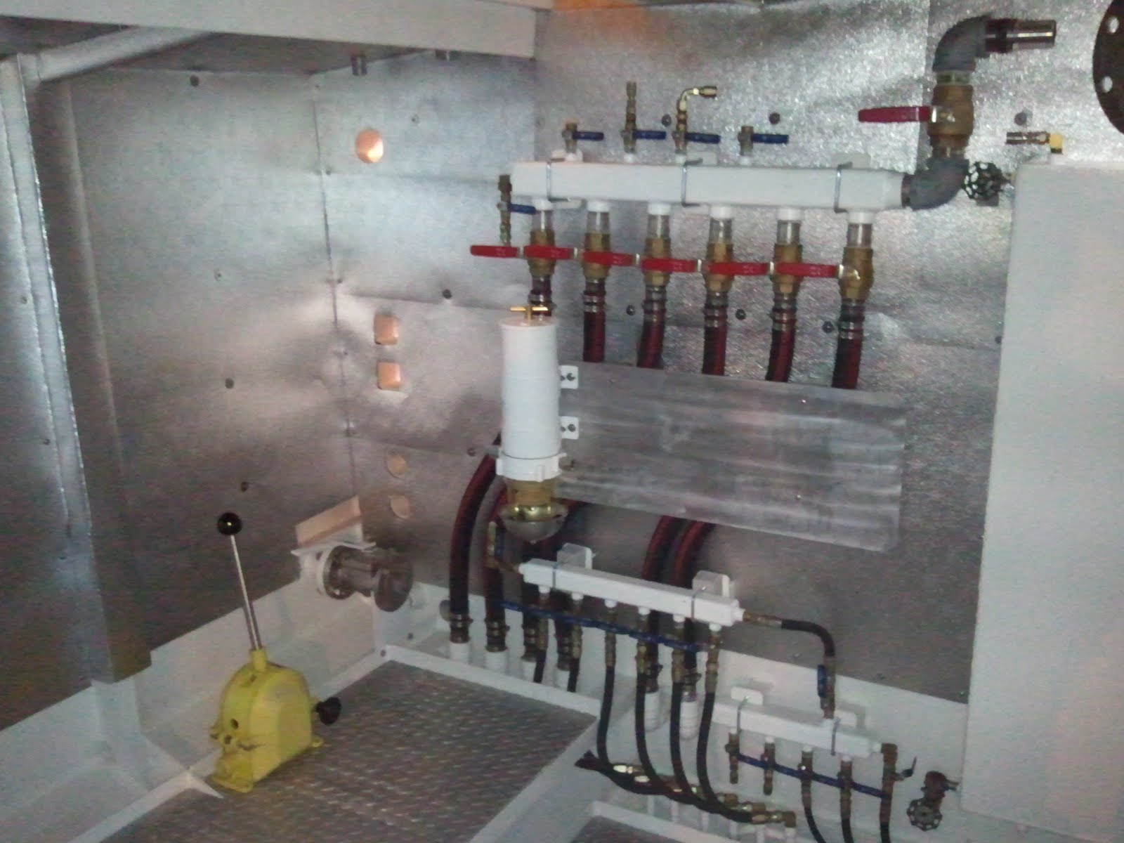 Building Koloa (Kama Hele): Engine room insulation finished