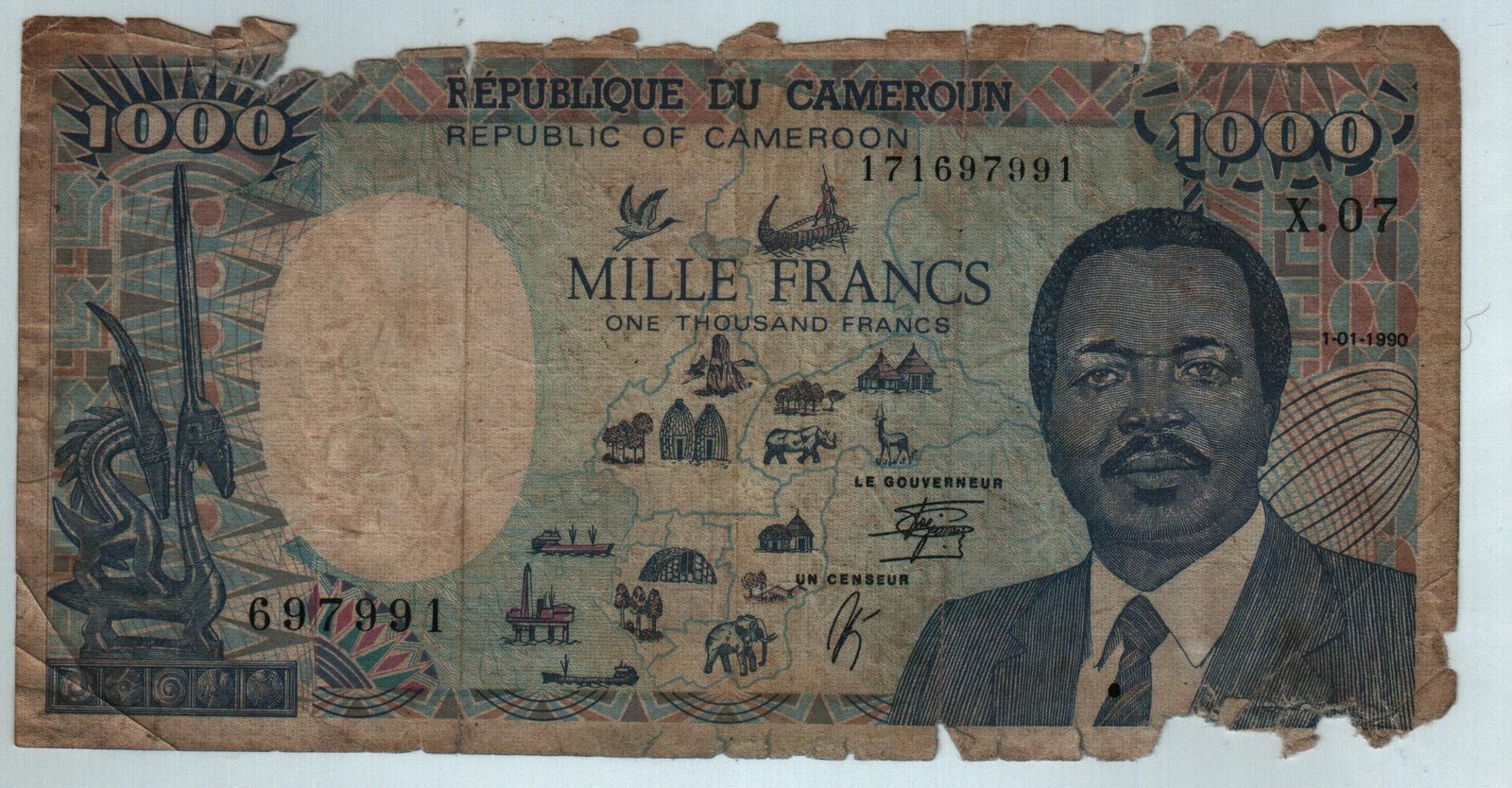 The private collection of banknotes from around the countries in the ...