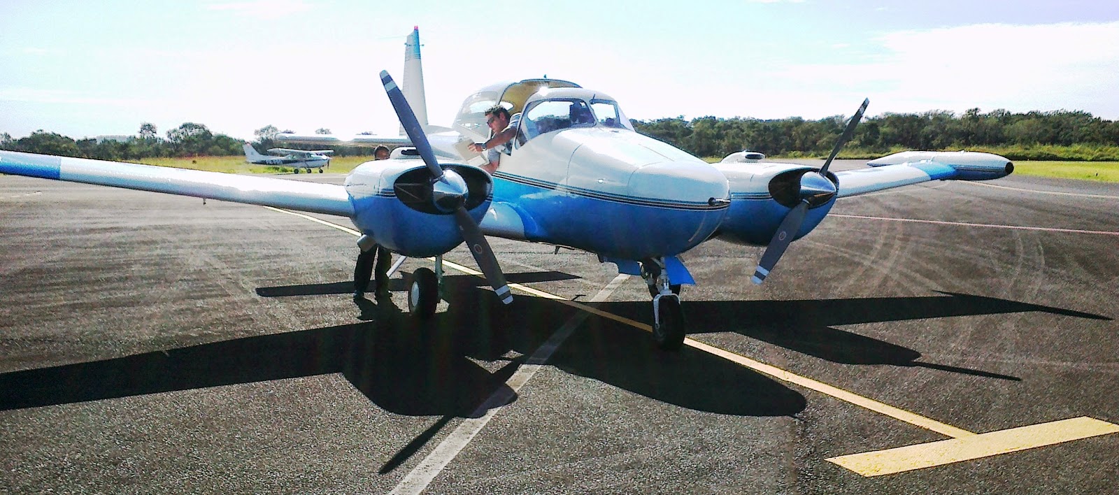 AVENTUREIRO DO AR: NAVION TWIN da JP. Martins Aviação em Araraquara-SP