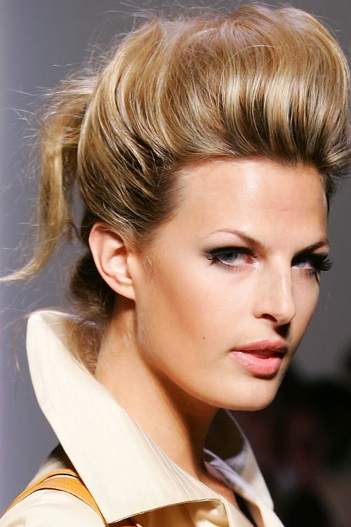 Trenzas Rizos y Coletas: Peinados de Fiesta con Copete