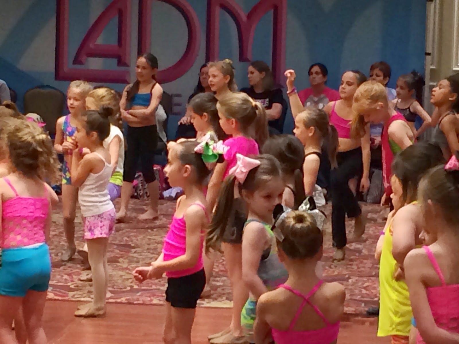 Mojoy: More...Dancing competition!