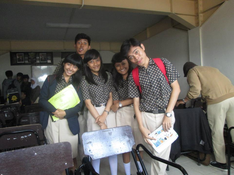 Gladies Christie ♥: XII Multimedia 2 SMK Bhakti Anindya :)