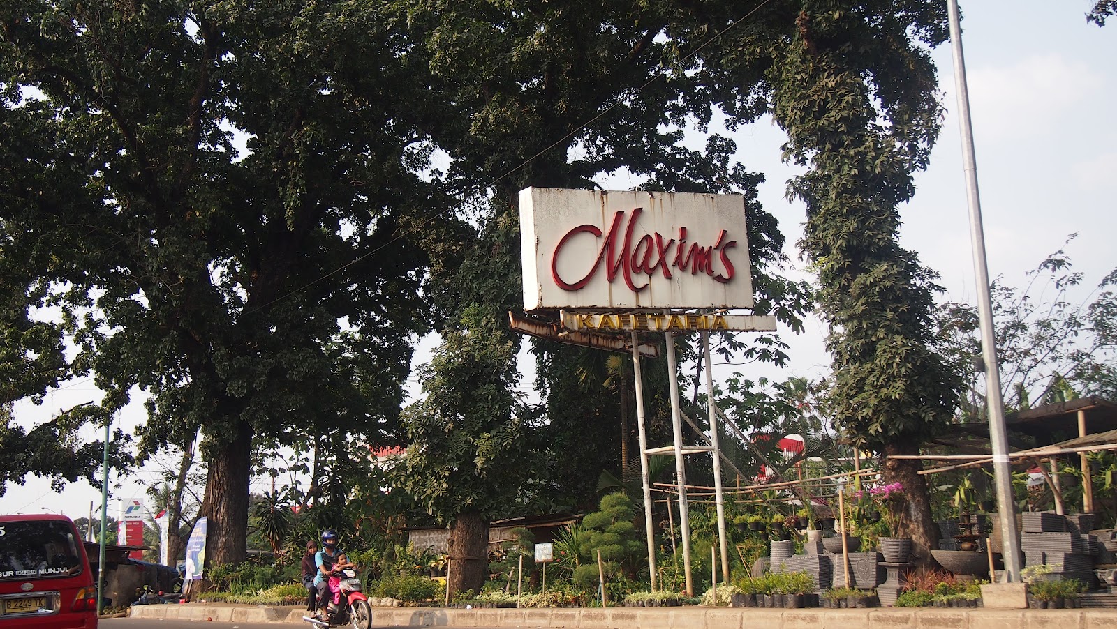 Maxim Bakery & Cafetaria - Life Cherish