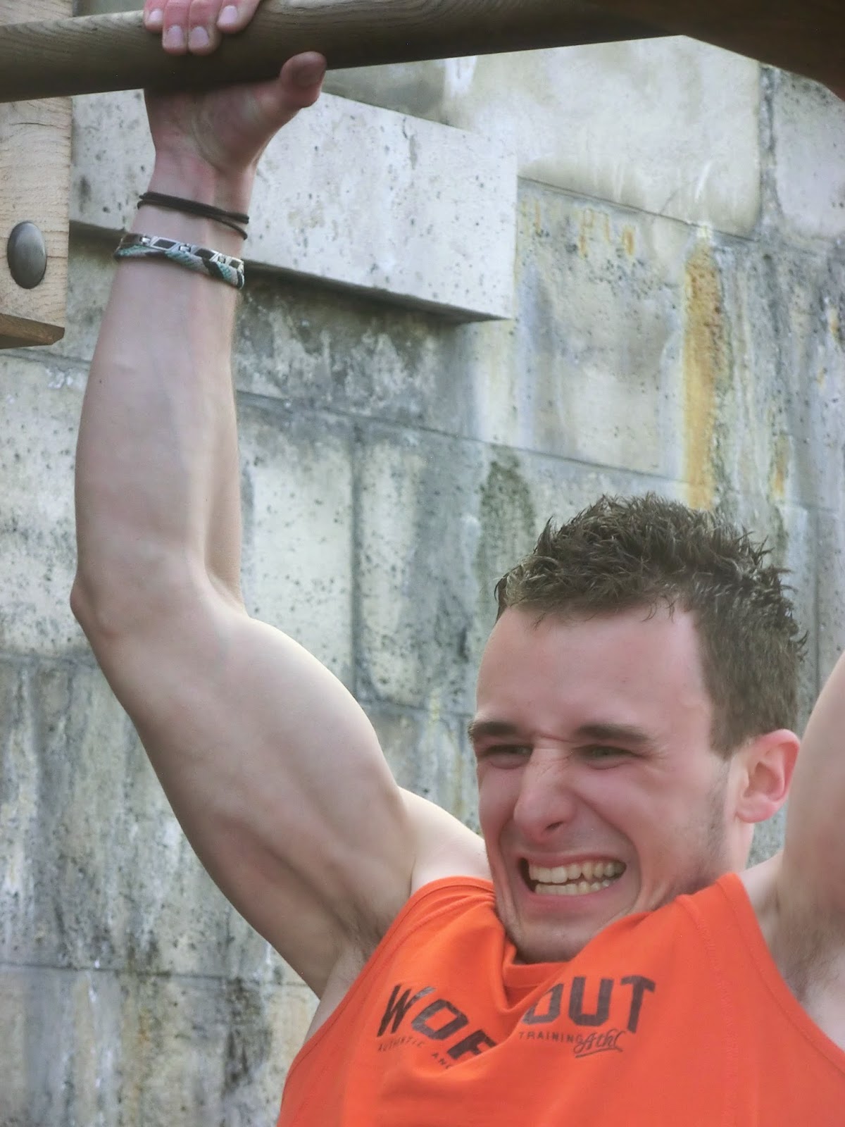 Grégory Capra: Front lever 41 secondes par Axel André