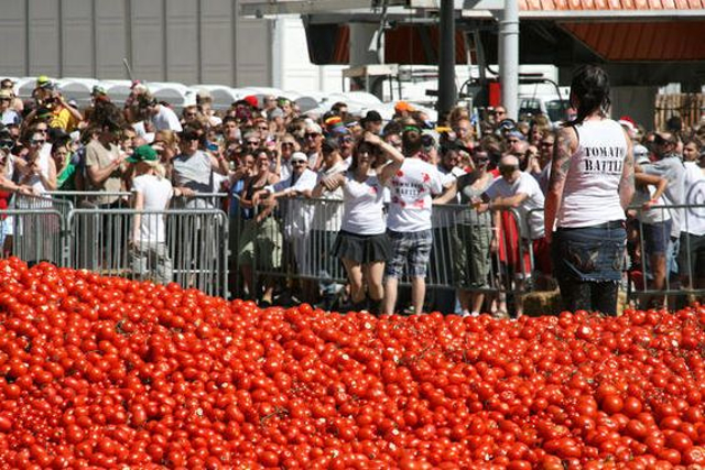 mcbrooklyn: Why Would People Pay $50 to Throw Tomatoes at Each Other in ...