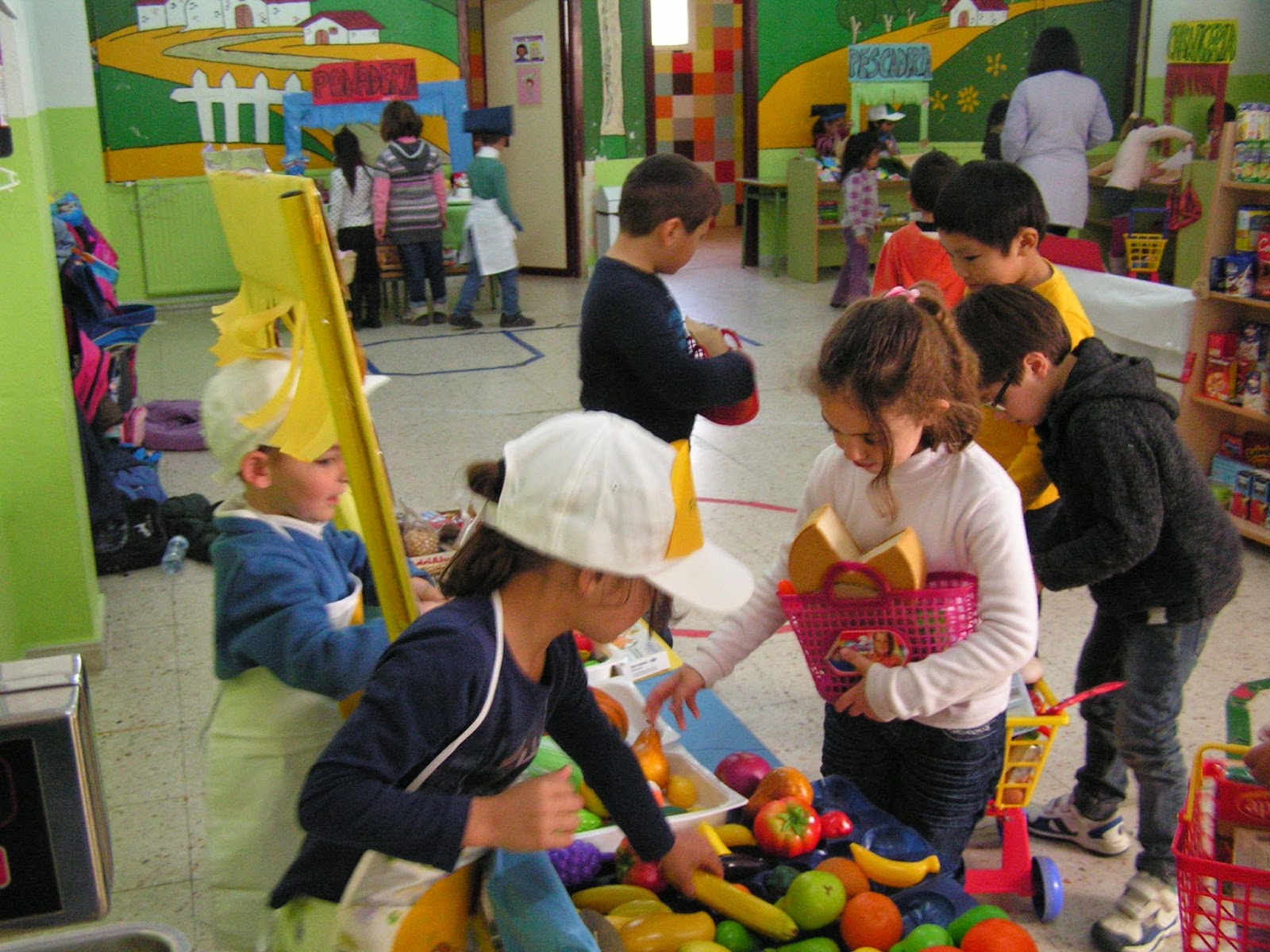 CEIP DION CASIO: INFANTIL DE CINCO TAMBIÉN VA DE COMPRAS