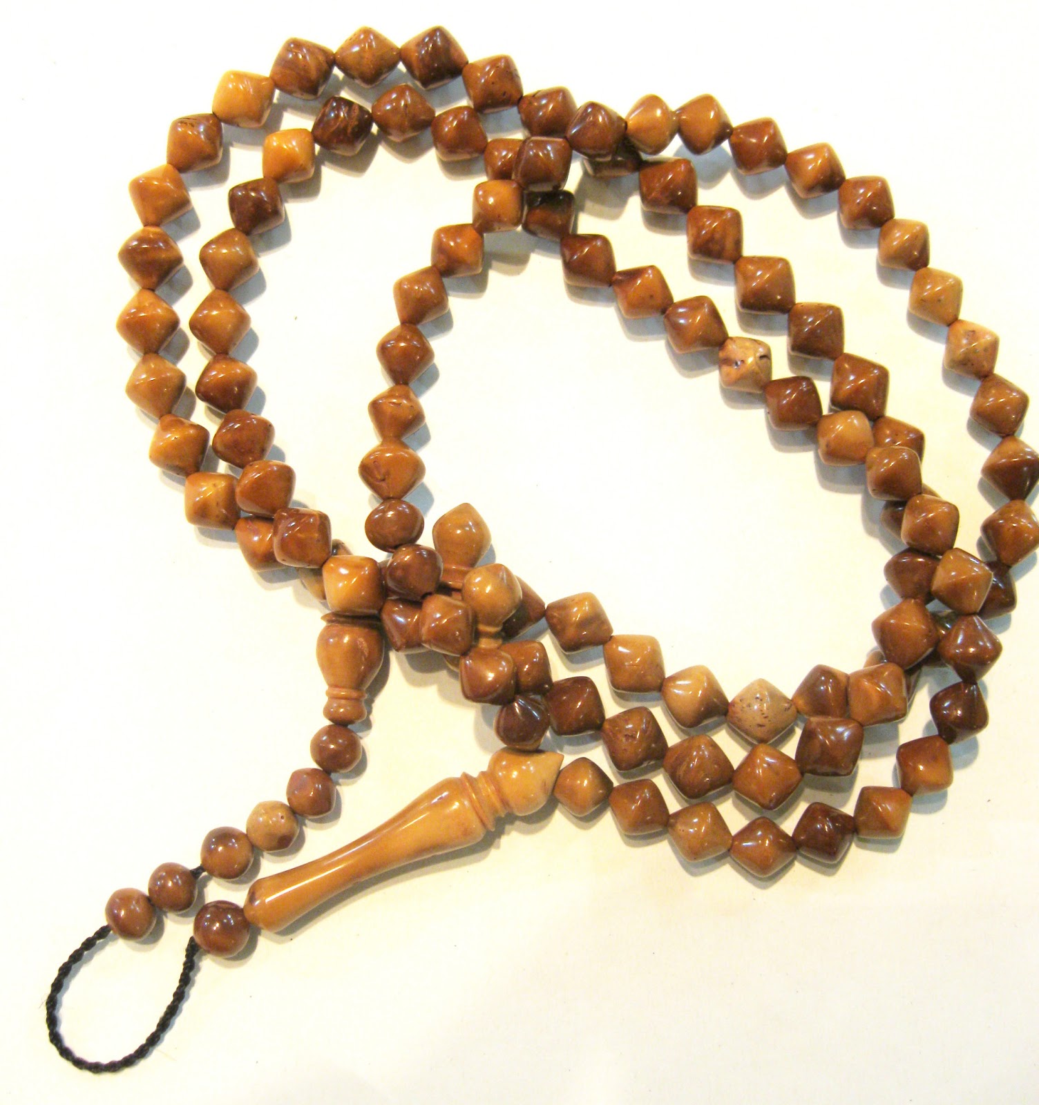 Memutar Tasbih ~ Islam Indonesia