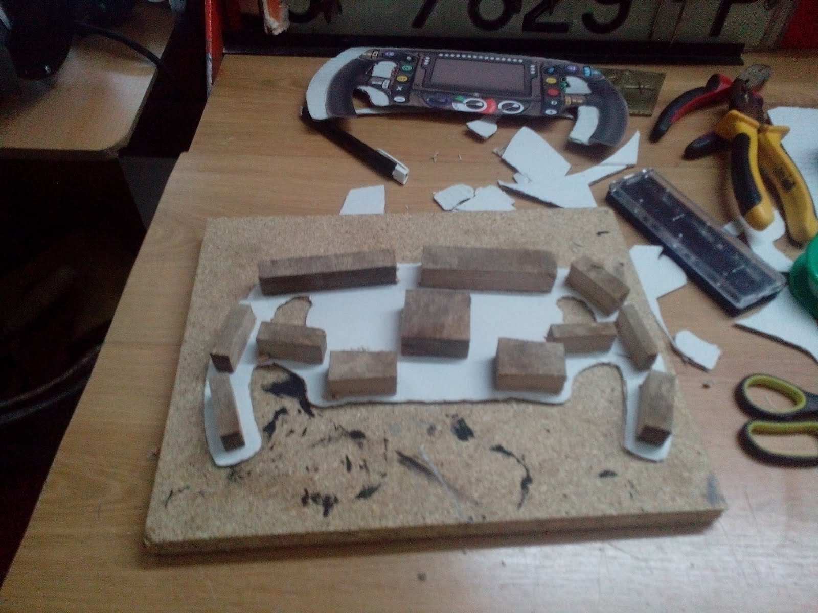 Samuel F1 : DIY Volante de Fórmula 1 con CARTÓN