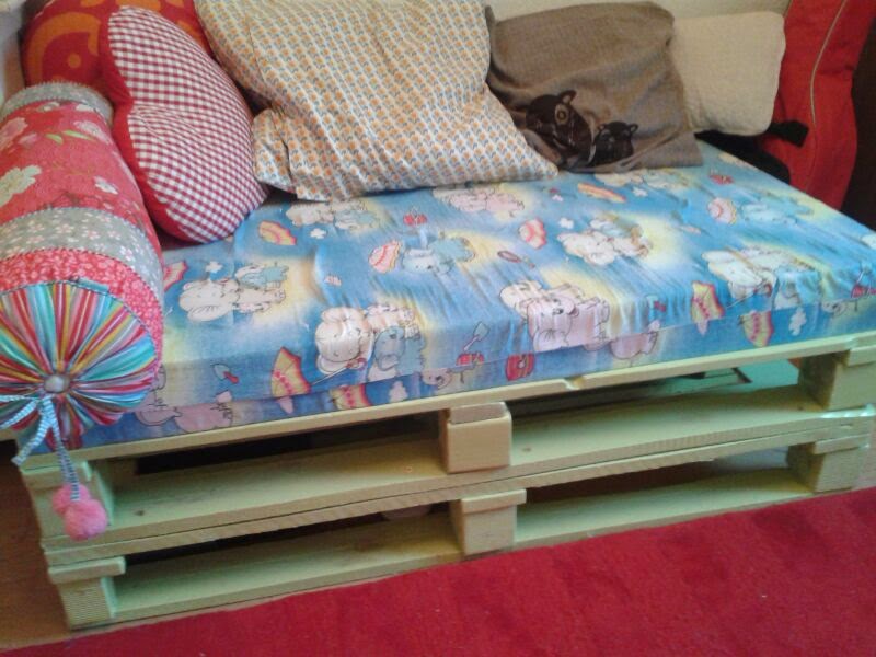 Small Thing-Big Love : Vintage/ Upcycling Sofa