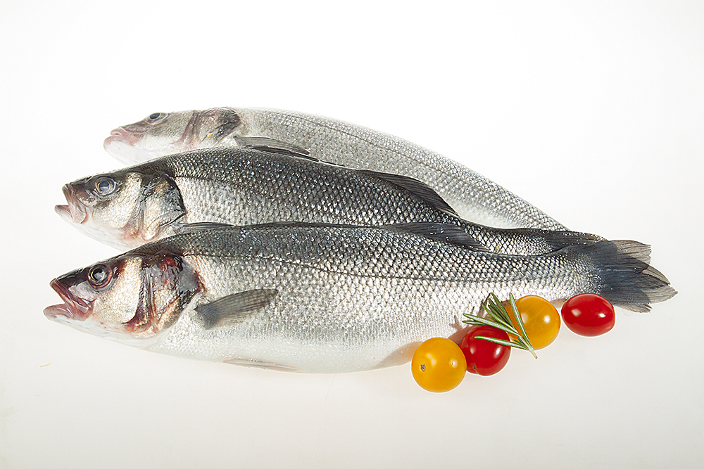 Вкуснотека: Филе от лаврак с гарнитура от киноа със спанак, сушени ...