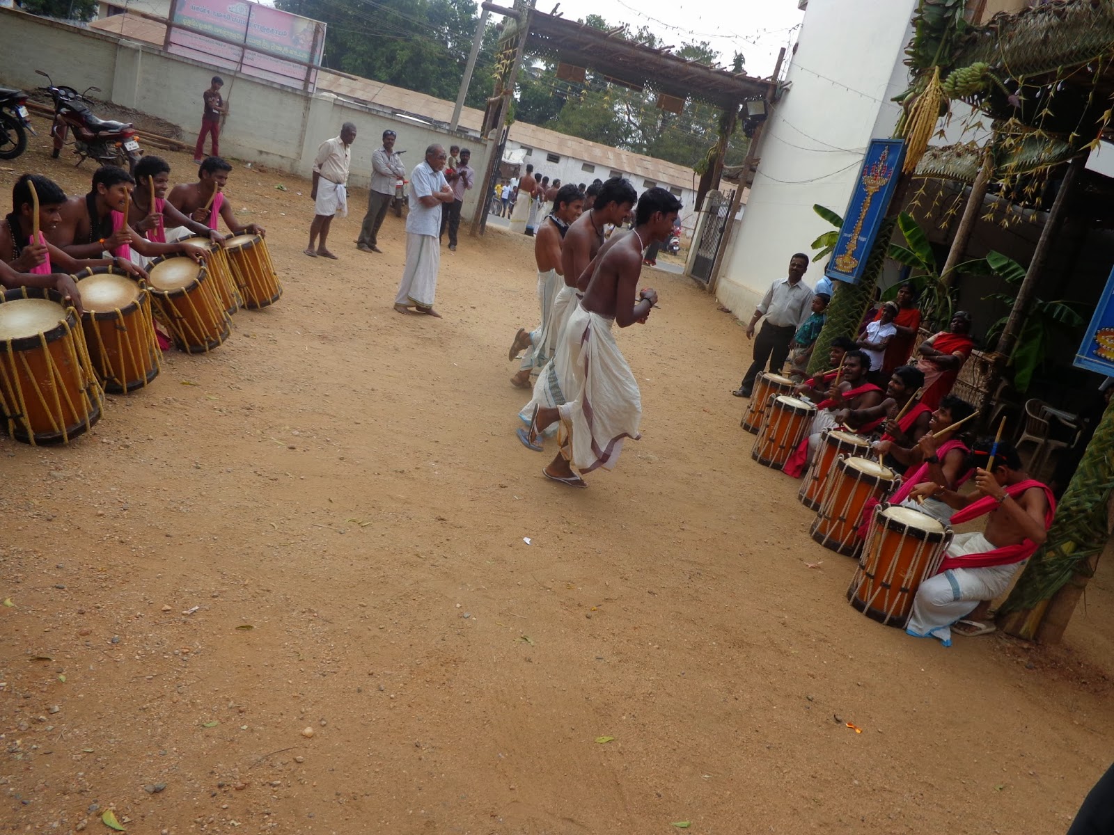 kerala band 07811919911: KERALA SINGARI MELAM & CHENDA MELAM 7811919911