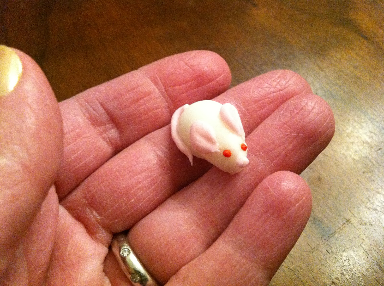 The Iced Queen: Royal Icing Mouse