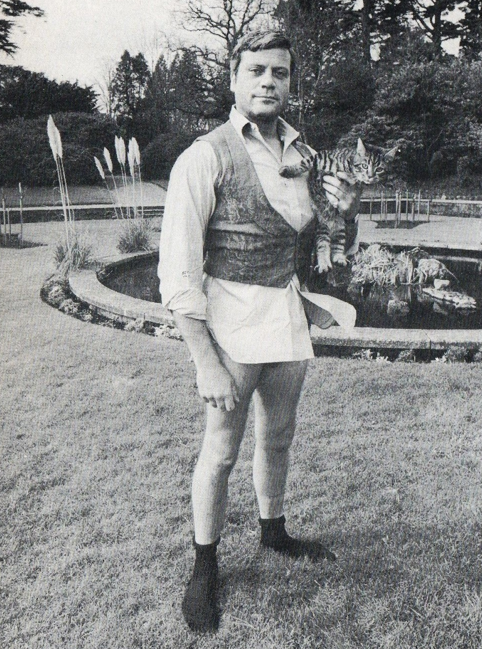 my new plaid pants: Good Morning, Gratuitous Oliver Reed