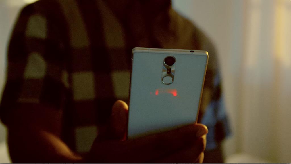 Rohff dévoile les premières images du smartphone à son nom ...