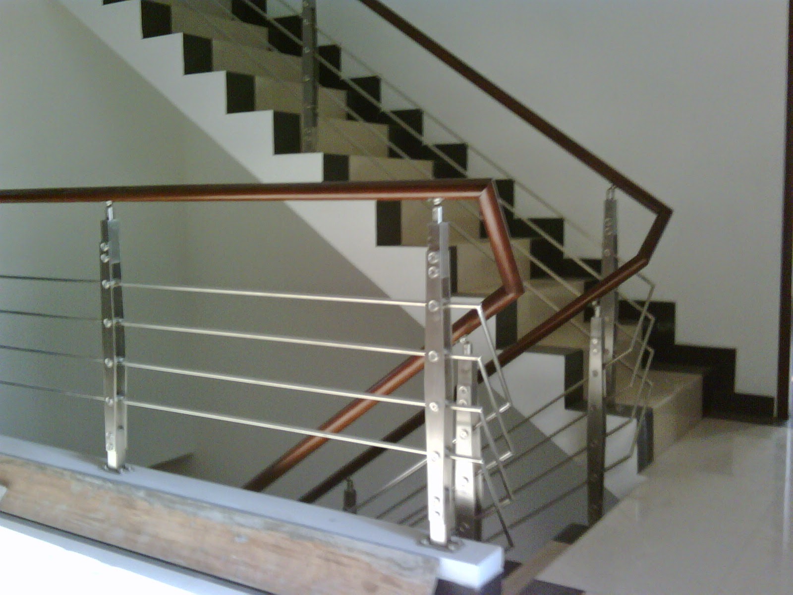 Railing Tangga dan Balkon - BENGKEL LAS TERALIS