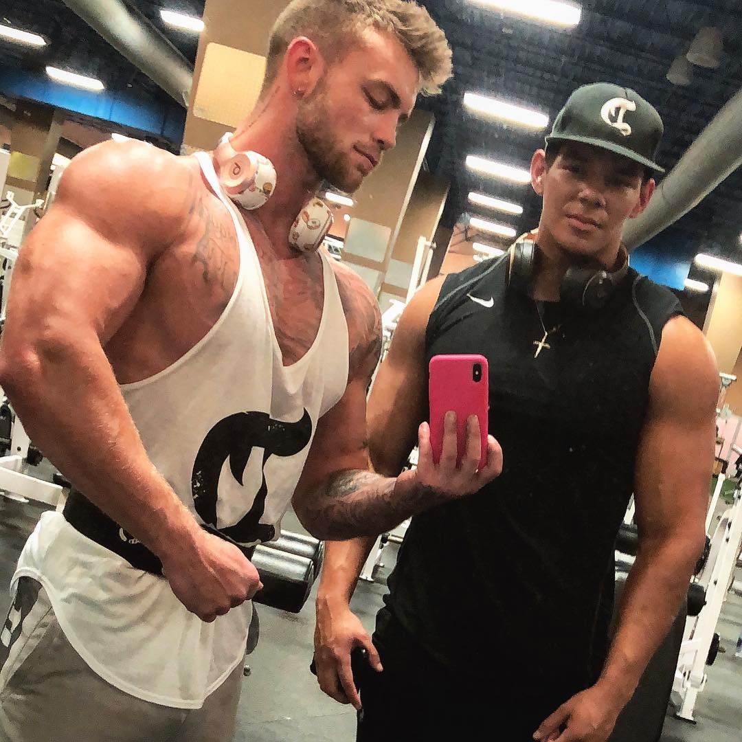 DUSTIN MCNEER : 38 IMÁGENES QUE NOS REGALÓ EN NOVIEMBRE