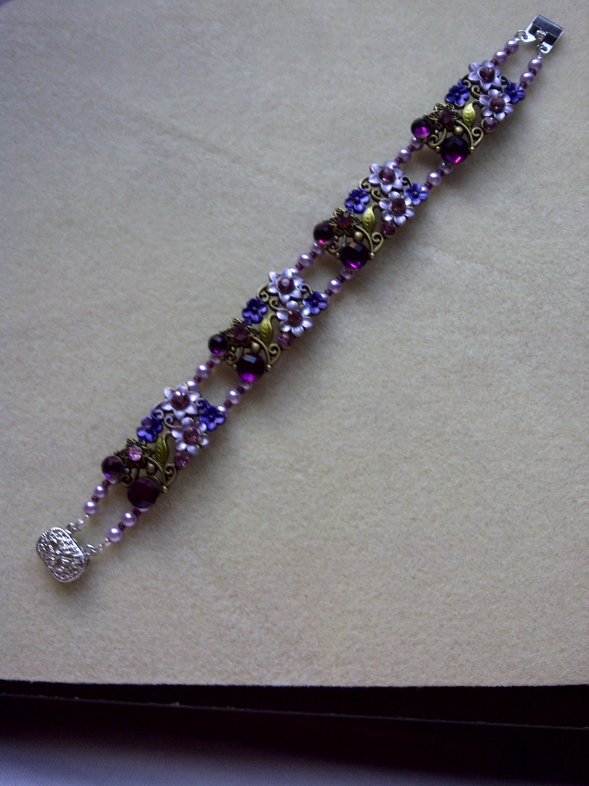 Emerald Hills: Tutorials on 'Bracket' Bracelets