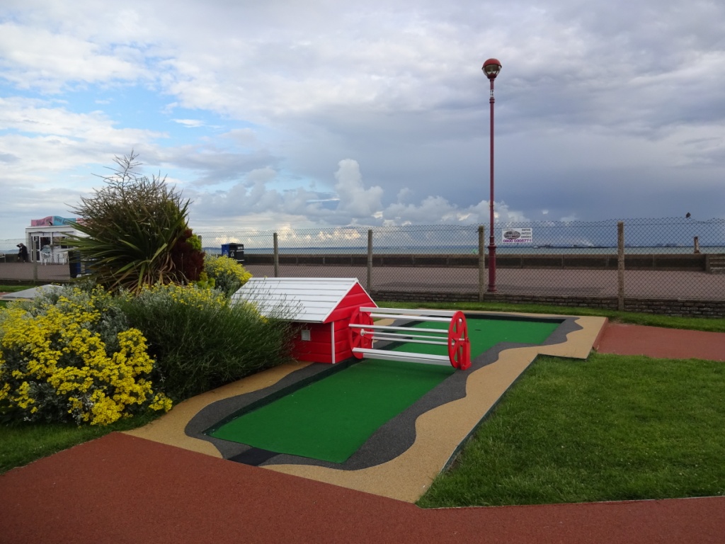 The Ham and Egger Files: Arnold Palmer Crazy Golf course in Southend
