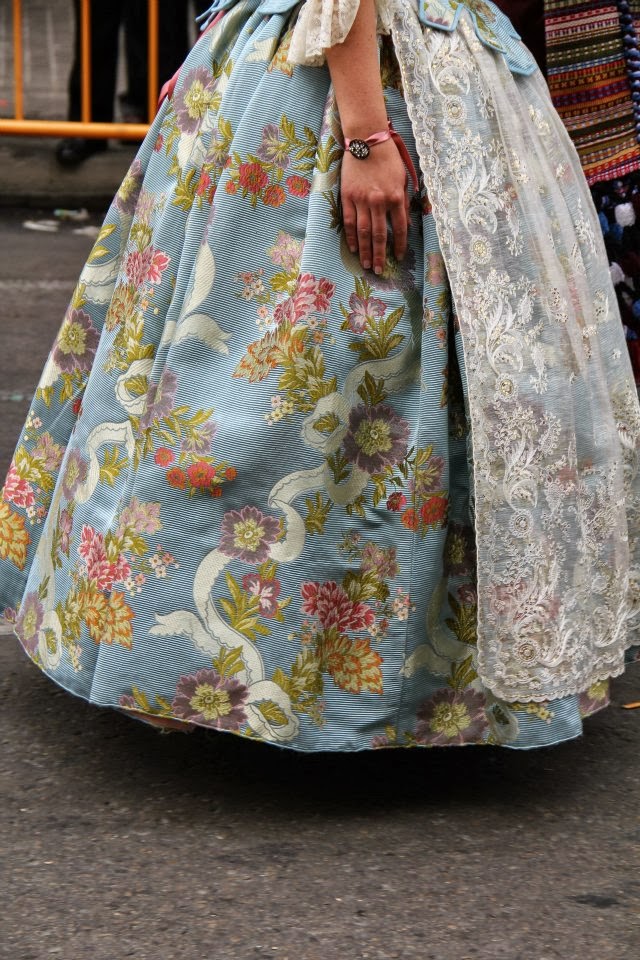 Entre telas y Flores.: Tejidos de Catalá ; La elegancia hecha tejido.