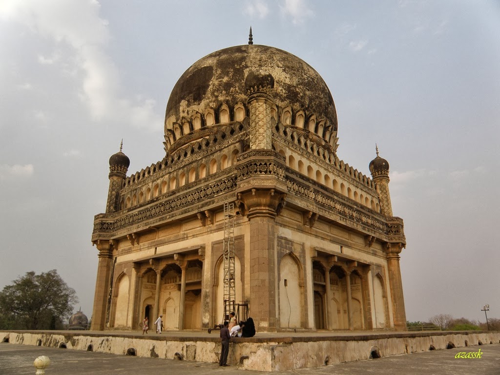 Calm-Sojourner: Visit to Qutb Shahi Tombs, Hyderabad