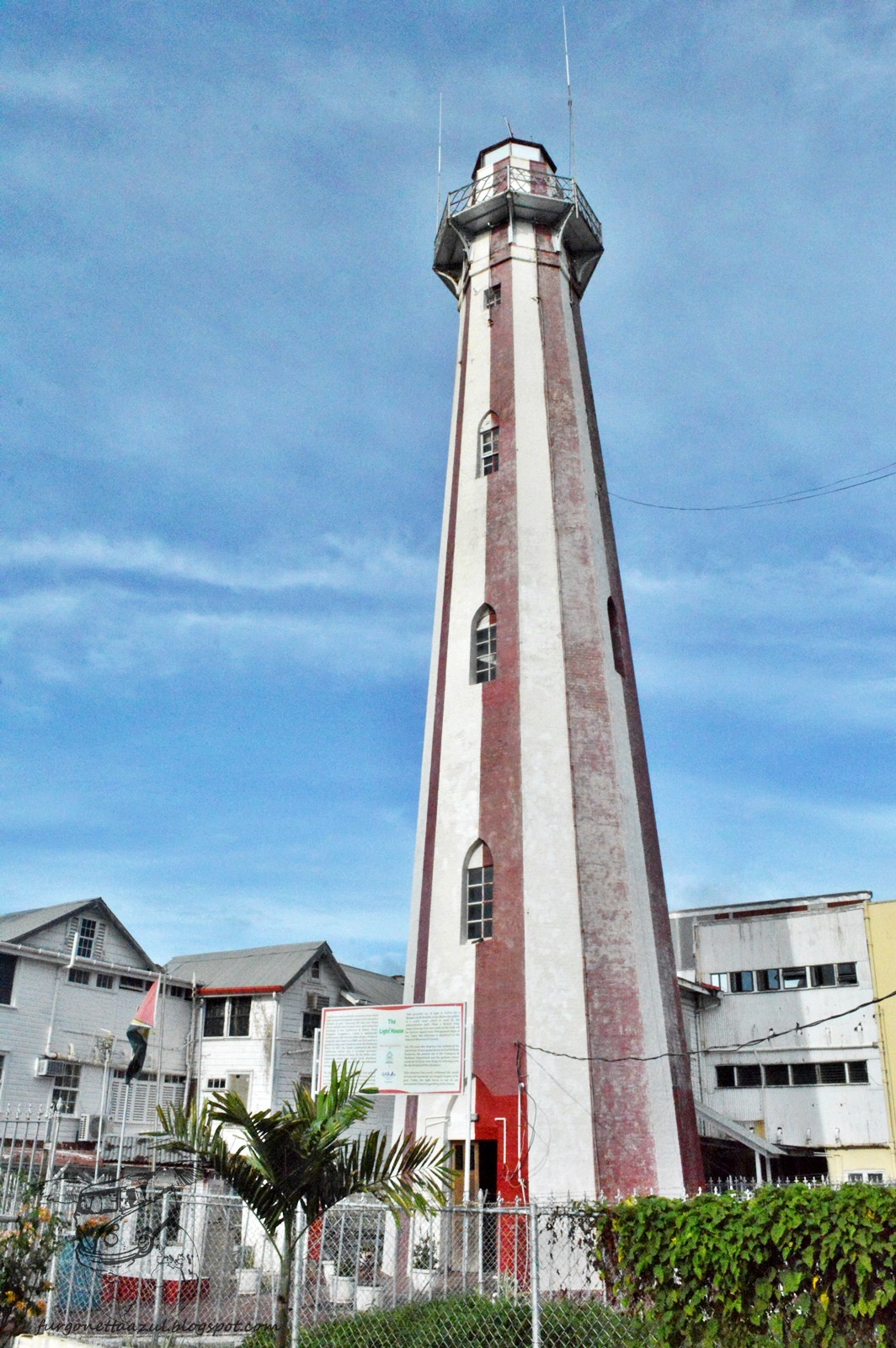 FURGONETA AZUL: GEORGETOWN, CAPITAL DE GUYANA.