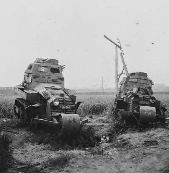 Armour force / Panssaroitu voima : AMC Schneider P16 Half-Track