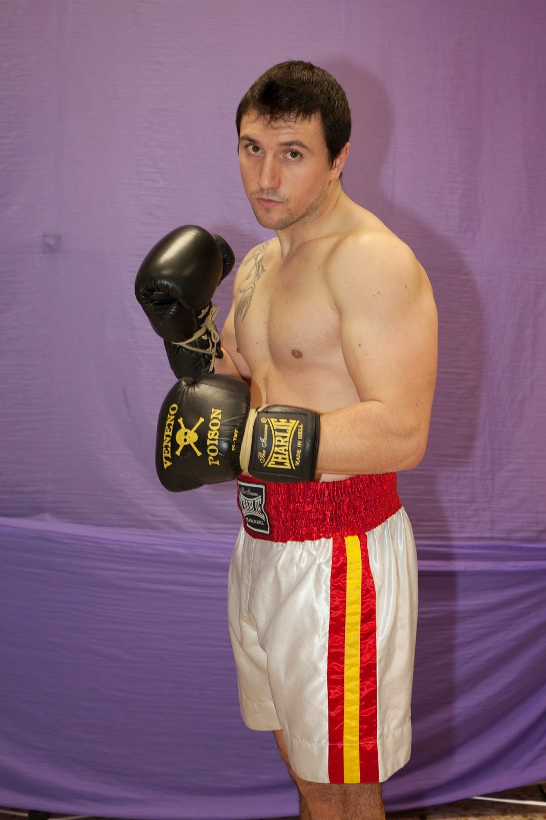 FLOWBOX - Noticias: JOSÉ FANDIÑO BOXEARÁ CONTRA EL PEGADOR JONATHAN CASTAÑO