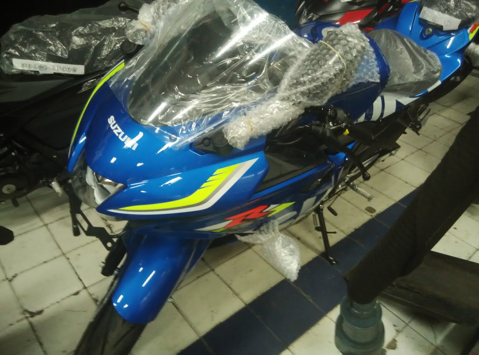 Download 99 Gambar Sepeda Motor Suzuki Lets Terbaik | Motor Jepit