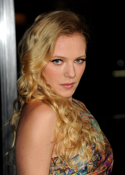 Wallpaper: Emma Bell Hairstyles