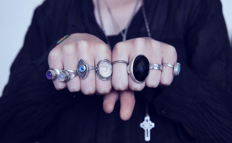 COOLNOSE: hands full of rings
