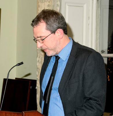 photopol: MORE FOOD OR I'LL APPEAR