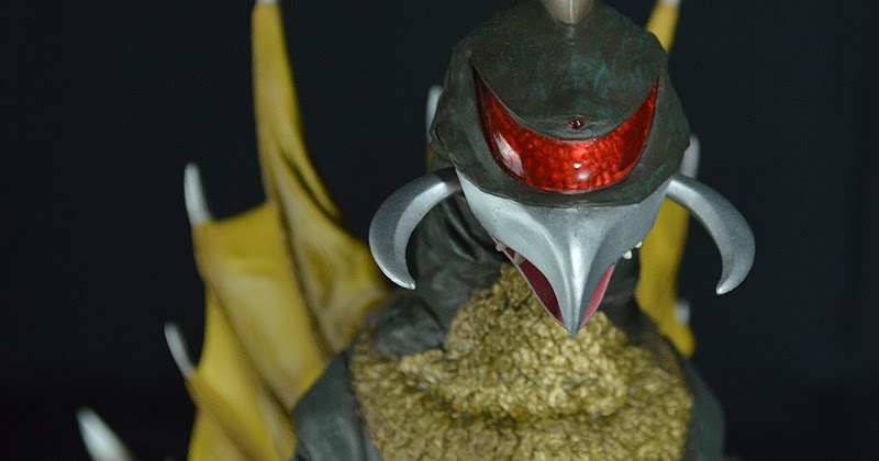 The Rave Corner: Previews Exclusive X-Plus 30 cm Gigan '72 Review