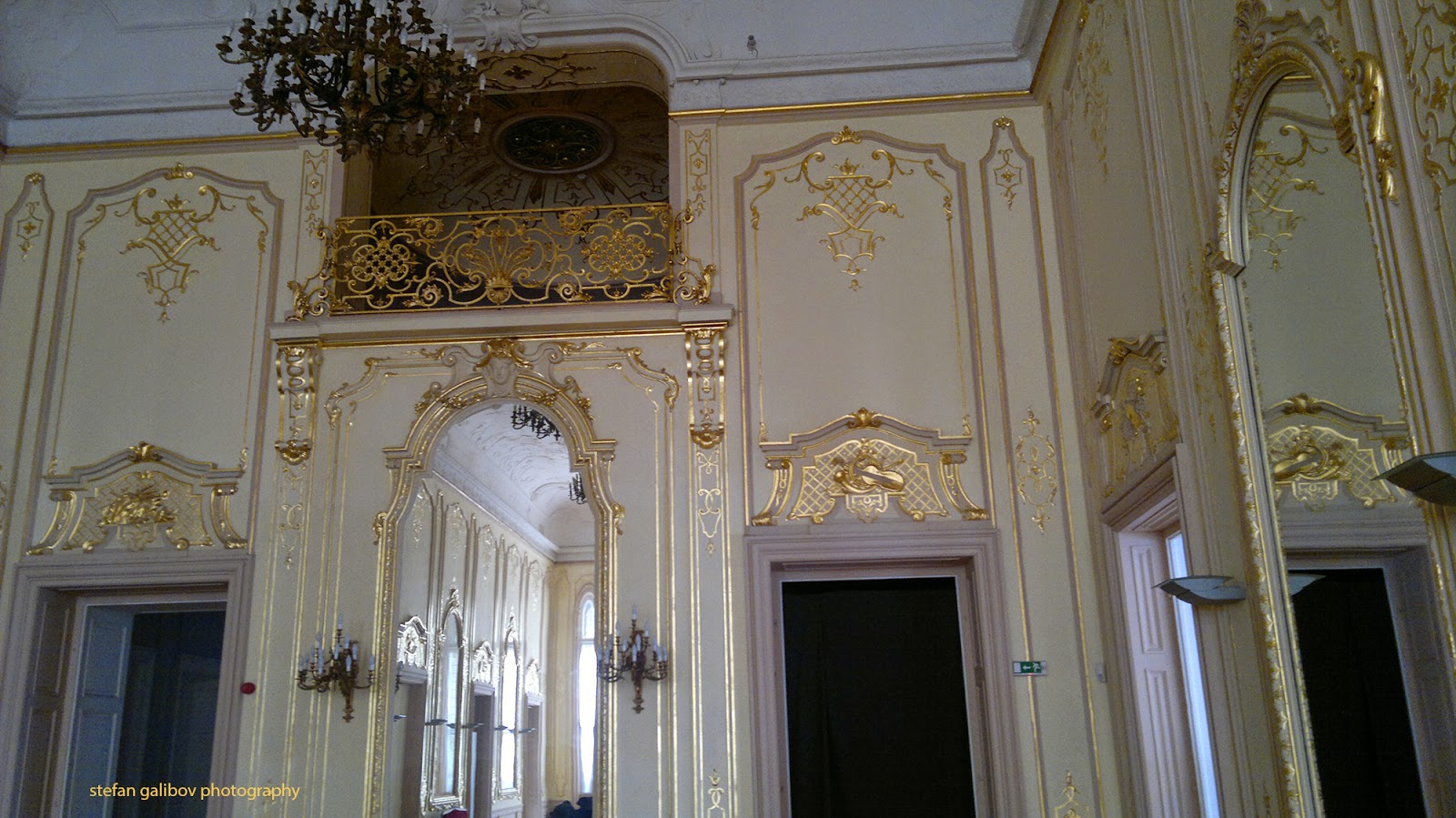 2night2day: the royal palace in sofia