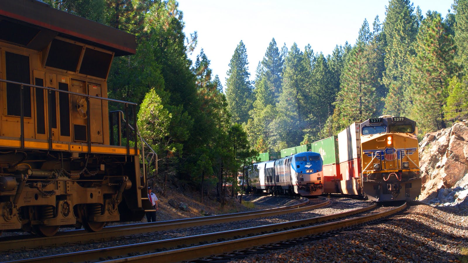 Milepost 154: A Train Blog: The Tale of UP 7783 East: A TRIPLE Train Meet