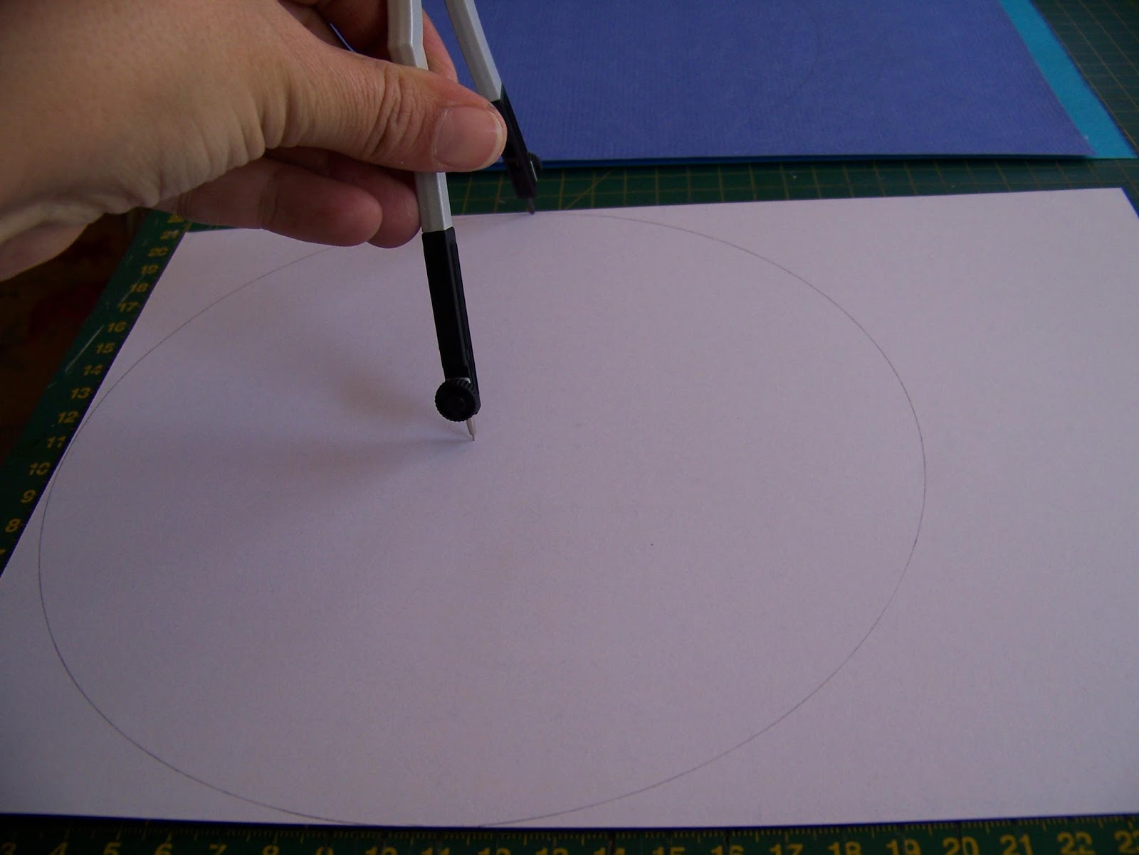 A Pretty Talent Blog: Scrapbooking 6: Interactive Photo Wheel