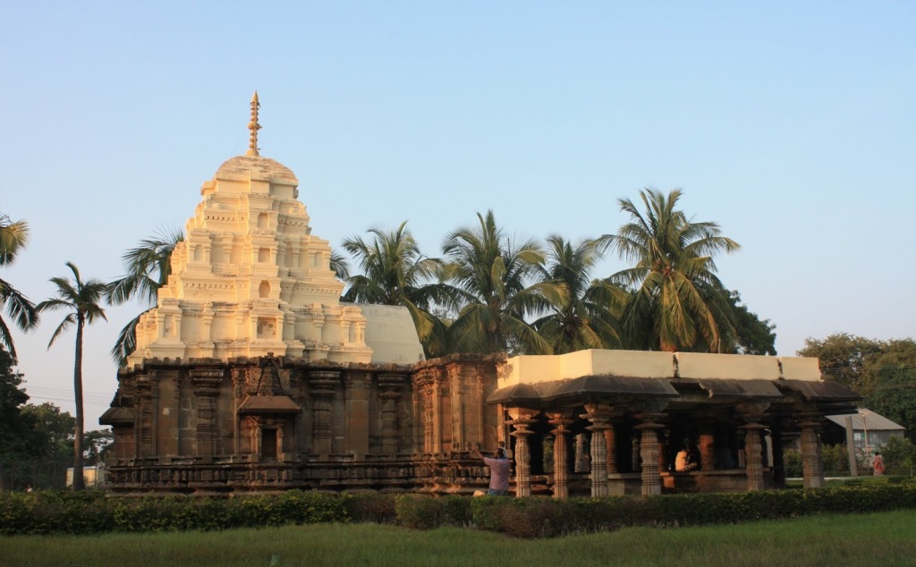 Hindu Temples of India: Kalleshvara Temple, Ambali, Karnataka