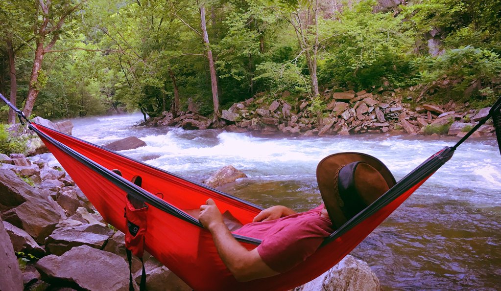 18 Peralatan Penting Mendaki Gunung yang Wajib Dibawa - Manusia Lembah