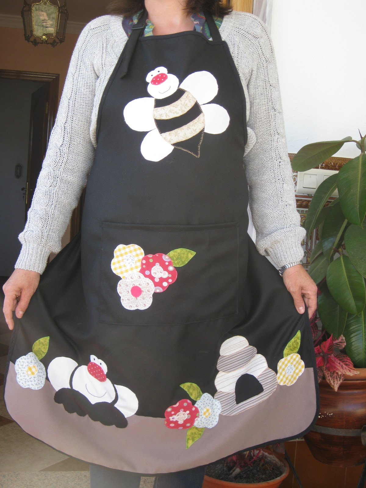 LAS MANUALIDADES DE ROSA: DELANTAL DE PATCHWORK