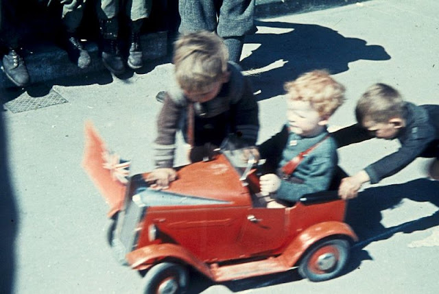 Copenhagen After May 5th, 1945: Rare Color Pictures From the Days ...